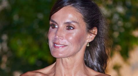 Letizia DEspagne Renversante En Compagnie De Toute La Famille Royale