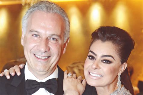Por qué dicen que Peso Pluma es hijo de Carlos Salinas de Gortari y