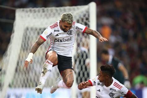 Declaração de Landim sobre Gabigol situação de Hugo Souza e foto