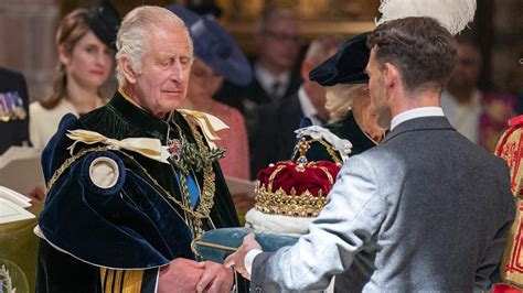 Rei Charles III realiza mais uma cerimônia para celebrar a coroação