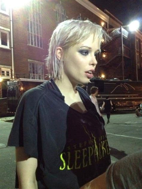 Queen Alice Houma Crystal Castle The Perfect Girl Perfect People