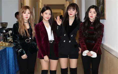 North Korean Leader Kim Jong Un Mesmerized By K Pop Girl Band As