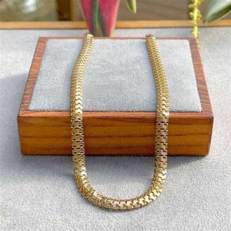 Colar Choker Malha Laminada Trabalhada Lisa SemiJoia Dourado