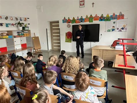 Dzieci Ze Szko Y W Lesinie Dowiedzia Y Si Jak Bezpiecznie Sp Dzi