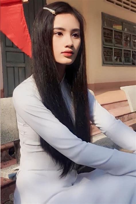 Hoa hậu Ý Nhi bất ngờ khoe ảnh thuở dậy thì nhan sắc thời học sinh gây