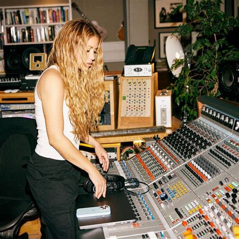 Shakira Barranquilla España on Twitter Shakira en el estudio en