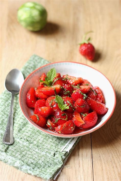 Salade de fraises au basilic et à la menthe Entrees Strawberry