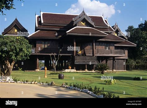 Thai holzhaus Fotos und Bildmaterial in hoher Auflösung Alamy