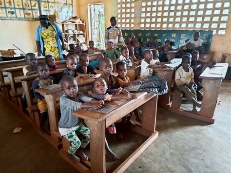 Wertvolle Grundbildung für Kinder der Baka Wycliffe