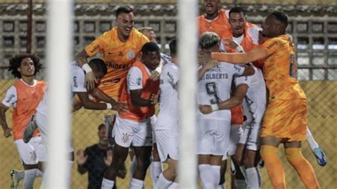 brilhante atuação dos atacantes Corinthians supera São Bernardo e