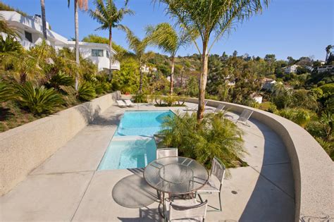 5800 Green Oak Dr Los Angeles CA 90068
