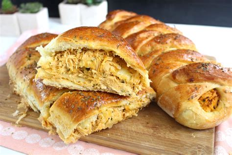 Pão de cebola recheado aprenda essa receita incrível Receitas Fáceis