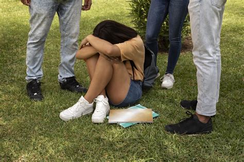 B365 O fată de 14 ani din București a fost lovită cu brutalitate