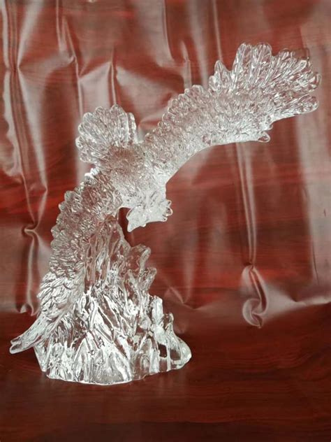 China Lifelike Personalized Crystal Flying Eagle Figurine Untuk
