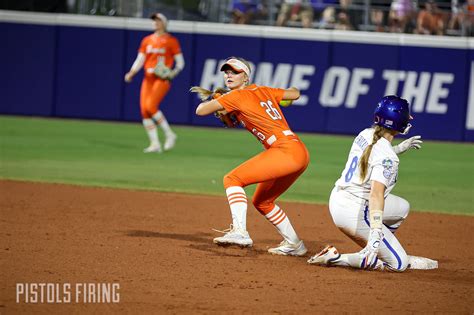OSU Softball Cowgirls Struggle Offensively Fall To Florida In WCWS