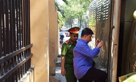Gã cha dượng hờ nhiều lần hiếp dâm con gái của người tình VietNamNet