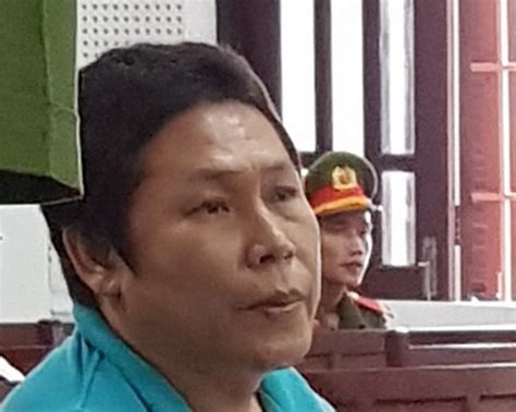 Mẹ tăng ca vào ban đêm bé gái ở nhà bị cha dượng hiếp dâm nhiều lần