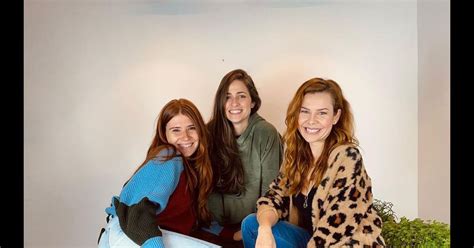Fernanda Souza E Eduarda Porto Posam A Amiga A Atriz Mariah De