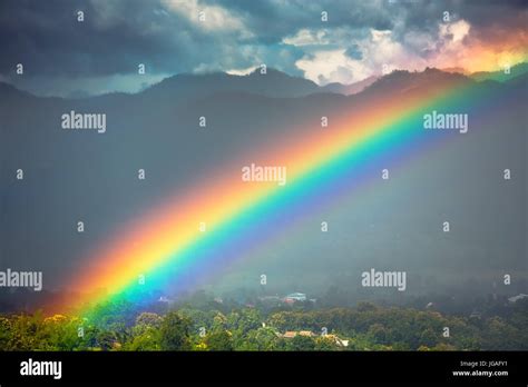 Arcoiris brillante fotografías e imágenes de alta resolución Alamy