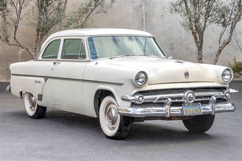 1954 Ford Tudor Customline Beverly Hills Car Club