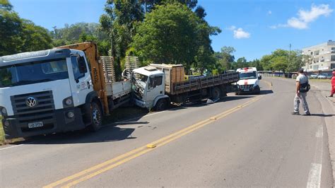 Acidente Entre Dois Caminh Es Deixa Um Ferido Em Sobradinho