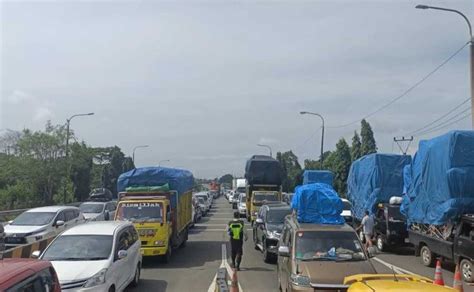 Antrean Kendaraan Tujuan Sumatera Mengular 15 Km Jelang Pelabuhan Merak