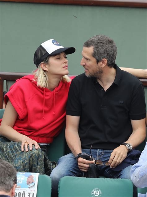 Photo Marion Cotillard Et Son Compagnon Guillaume Canet Dans Les