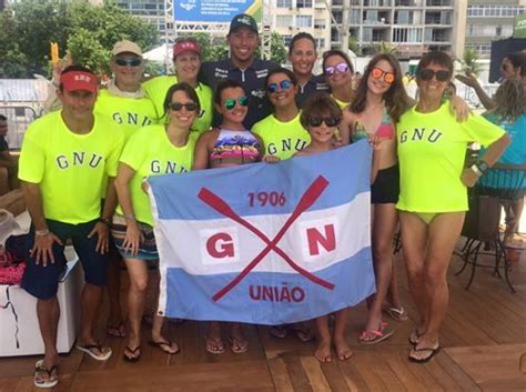 ESPORTES AQUÁTICOS NATAÇÃO MASTER DO GRÊMIO NÁUTICO UNIÃO NA TRAVESSIA