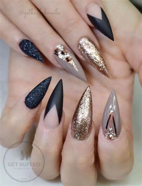 37 Mejores Diseños de Uñas en Negro que te van a Encantar 2020