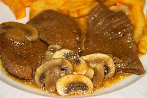 A comer y a callar FILETES DE TERNERA EN SALSA CON CHAMPIÑONES