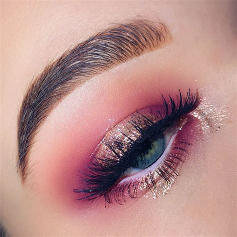 Pink And Gold Halo Halo Eye Makeup Gold Makeup Looks Eye Makeup