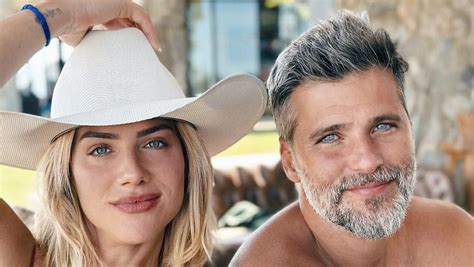 Giovanna Ewbank exibe curvas volumosas em cliques só de calcinha