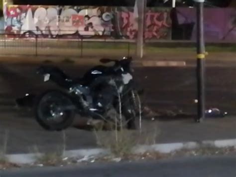 Muere un motorista tras impactar contra un vehículo en la zona sur de