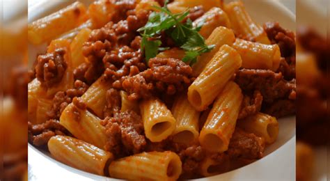 Cómo se prepara los ricos macarrones con carne molida y papa a la