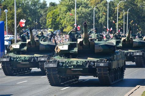 Wielka defilada w Warszawie zauważona w Europie