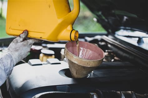 Vazamento de óleo no seu carro Veja as 4 principais causas