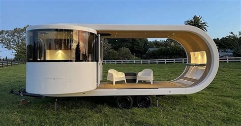 Cette caravane permet de faire pivoter son habitation à 90 degrés pour