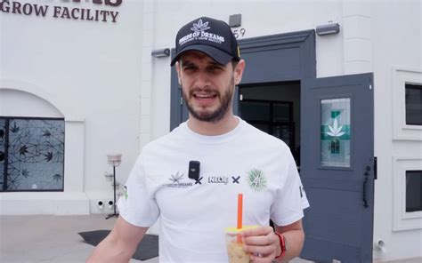 Quién es Adrián Marcelo el polémico influencer que estará en La Casa