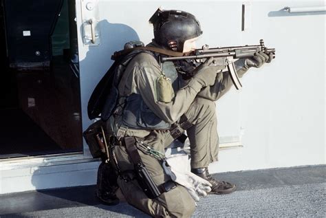 Navy SEAL With A MP5A3 SMG In The 90 S Navy Seals Us Navy Seals