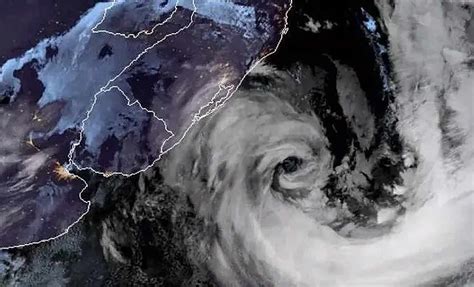 Ciclone extratropical chega na Região Sul e pode atingir também a