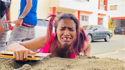 LALY LA FEA Sus Amigos Se Burlan De Ella YouTube