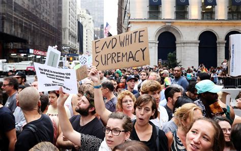 Trump Enfrenta Protestos Ao Voltar Trump Tower Pela Primeira Vez Ap S