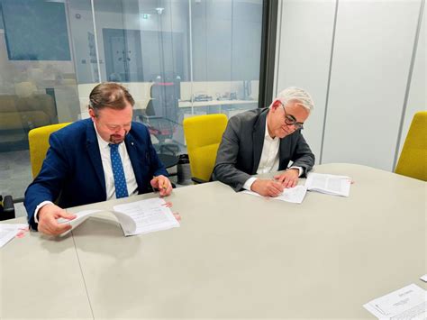 Saint Gobain România și OMV Petrom semnează un acord pentru achiziția