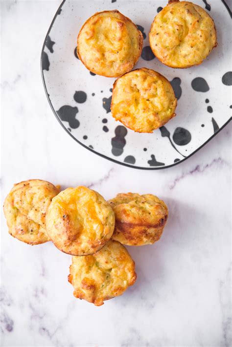 MUFFIN DE ABOBRINHA PARMESÃO E FARELO DE AVEIA