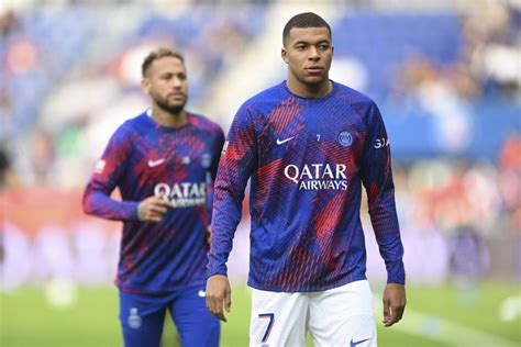 Photo Echauffement Des Joueurs Du PSG Kylian Mbappe PSG Neymar Jr