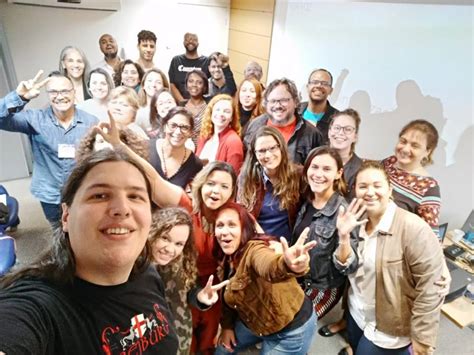 ESTÚDIO DE VOZ MAURO FIUZA AULAS DE CANTO A voz não é invisível