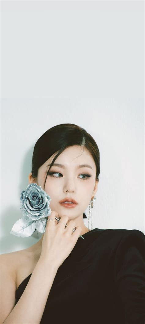 Hwang Ye Ji Wallpaper Lockscreen In 2023 Itzy Kpop Cutie