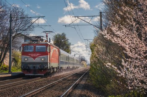 Iași un tren a lovit mortal un bărbat care mergea pe lângă calea
