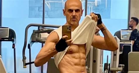 Enzo Miccio Che Fisico La Foto In Palestra Mostra Addominali E