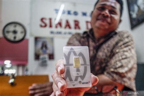Naik Rp3 000 Harga Emas Antam Hari Ini Jadi Rp1 023 Juta Per Gram